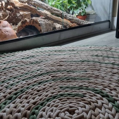 Chunky and Fluffy Crochet Round Rug, Handwoven Carpet With a Minimalist ...