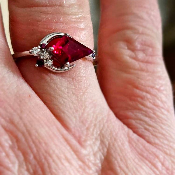 Kite Cut Red Ruby Ring Vintage Cluster Diamond Ring Yellow Gold East to ...