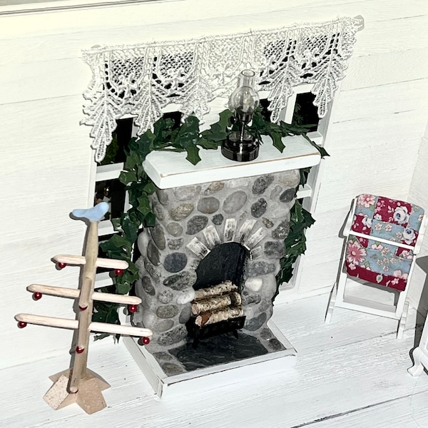 Miniature Holly Garland,christmas Miniatures,dollhouse Holly,holiday ...