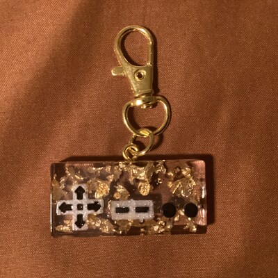 Gameboy Maze Keychain, Maze Keychain, Puzzle Maze, Resin Keychain - Etsy