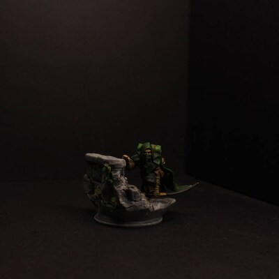 Shadow Dress / Cloak 40mm Miniature sculpted by C27 - Etsy