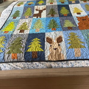 A Day in Happyland Quilt Pattern: Wool Applique Stitchery (55" X 56 ...