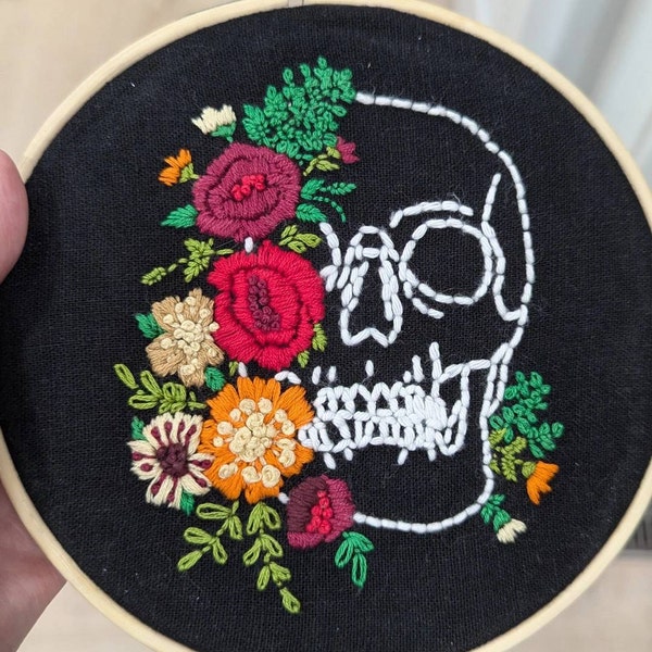 Hand Stickmuster - Motte Stickmuster - Natur Inspiriertes Stickmuster ...