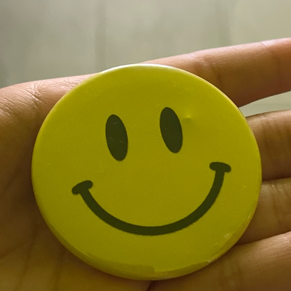 Yellow Happy Face Smiley Face Pin Badge Pinback Button ~ 1" Pin 1.5 ...