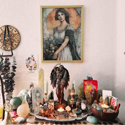 Hecate: Night's Guardian and Crossroads Deity I A Guide in Darkness ...