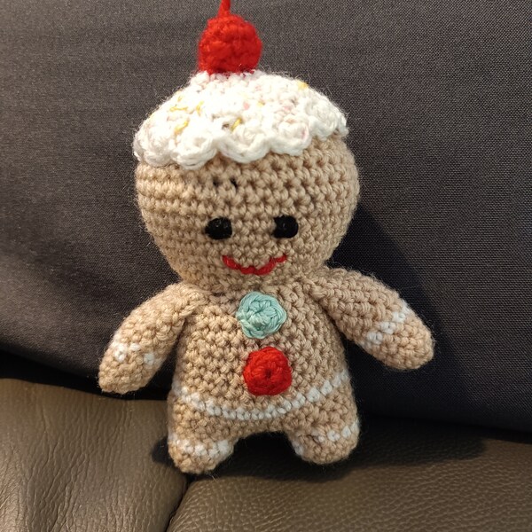 Crochet Gingerbread Man Amigurumi Pattern | Gingerbread Man Christmas ...