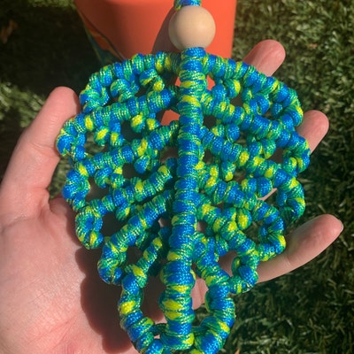 Chinese Knot Leaf Keychain Tutorial, Macrame Leaf Openwork Decorative ...