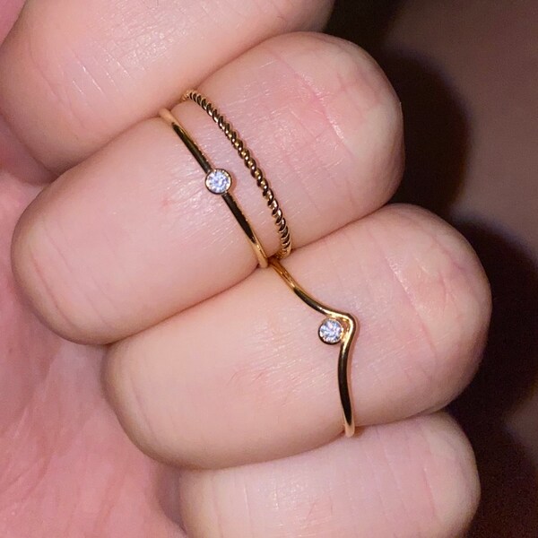 Chevron Solitaire Stacking Ring - 14k Gold Filled V Shaped Ring ...