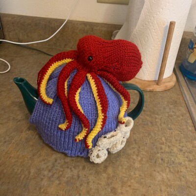 Octopus Tea Cosy, Handmade Knitted Tea Cosy Perfect for Gifts for the ...
