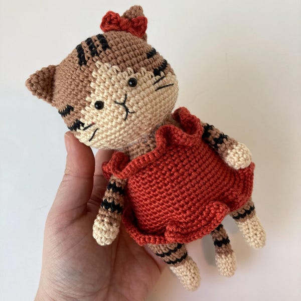 Sassy the Tabby Cat Crochet Pattern by Hainchan - Full Body & Keychain ...