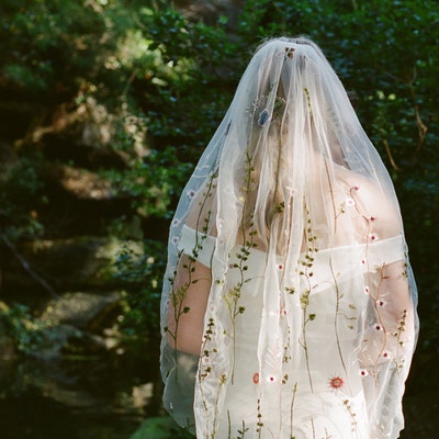 Daisy Gold Veil Cathedral Wedding Veil Embroidered Wedding - Etsy
