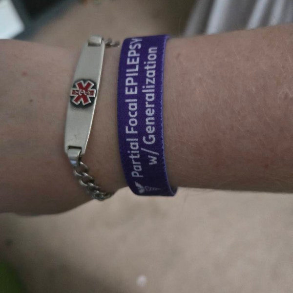 SUPER COMFORTABLE! Medical Alert ID Wristband - Custom Emergency ...