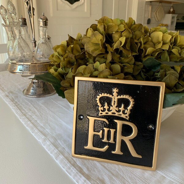Royal Coat of Arms Queens Memorial Brass Sign Plaque Royal Crest Wall ...