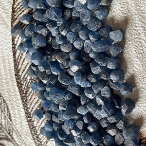 AAA Natural Blue Sapphire Rough, Earthmined Facet Wholesale Loose Rough ...