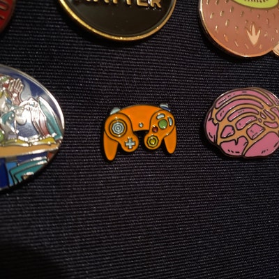 Nintendo Gamecube Controller Enamel Lapel Pin in 6 Colors Super Smash ...