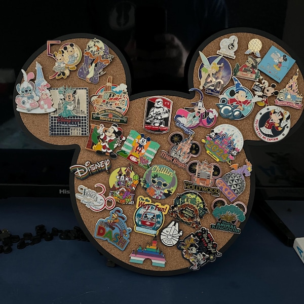 Disney’s Mickey Mouse , Minnie Mouse Pin Board, Disney Pin Trading ...