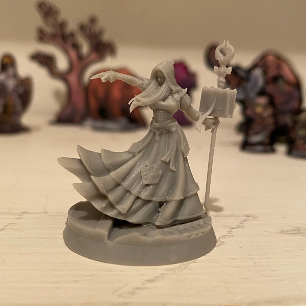 Female Elf Wizard Kythaela | the Beholder Miniatures | RPG Boardgames ...