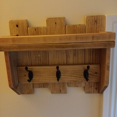 Gorgeously Rustic Key Holder With Built in Shelves. Reclaimed Pallet ...