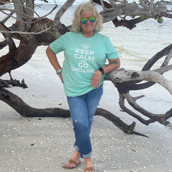 Keep Calm and Go Shelling Funny Shell Hunting Tshirt Beachcombers Beach ...