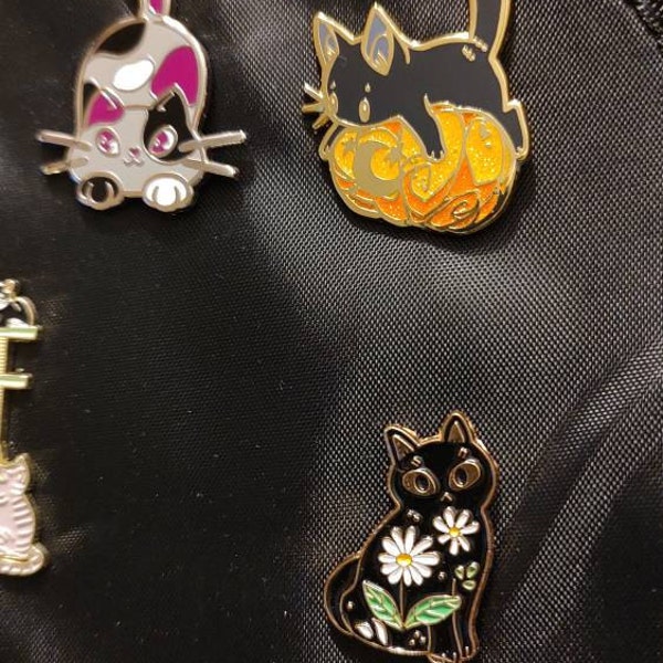 Pumpkin Cat (castor) - Hard Enamel Pin | Gold Plated | Cute Gift | Pin ...