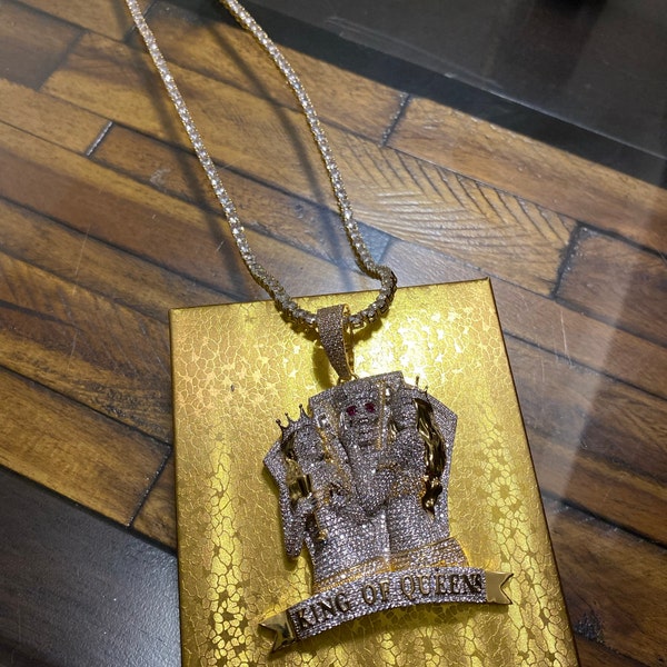 14kt Gold Finish King of Queens Pendant - Etsy
