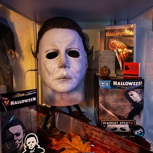 Rabbit in Red Lounge Michael Myers Halloween Film Unisex T-shirt in ...