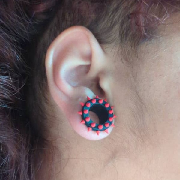 Pair Black Red White Silicone Spike Tunnel Double Flare Soft Flesh Ear ...