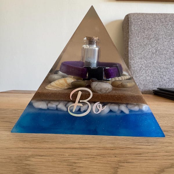 MINI MEMORIAL PYRAMID// Custom Eco Resin Pyramid, Cremains Memorial ...