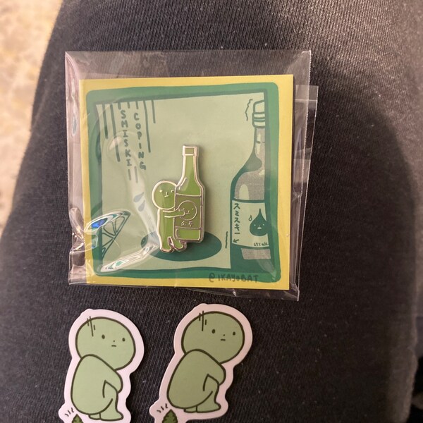 PREORDER: Little Green Man Enamel Pin - GLOWS - Etsy