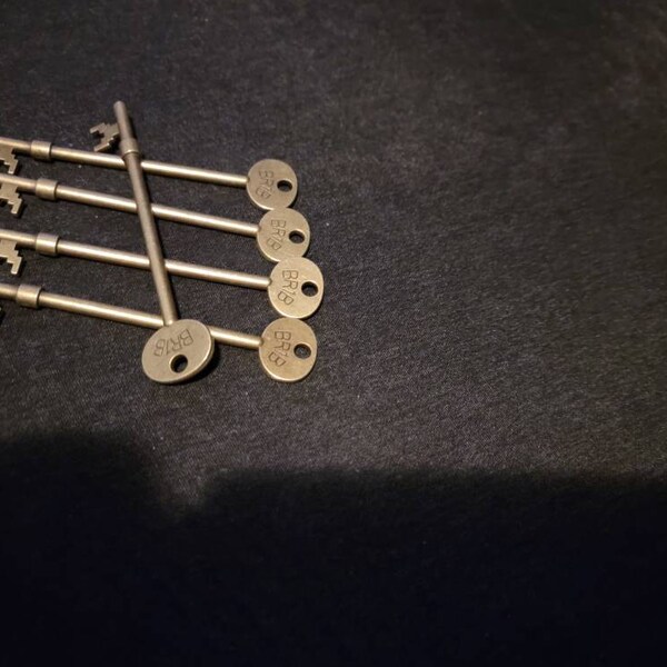 5 Pcs of Antique Bronze BR1B Key Pendants HEAVY 19x94mm A205 - Etsy