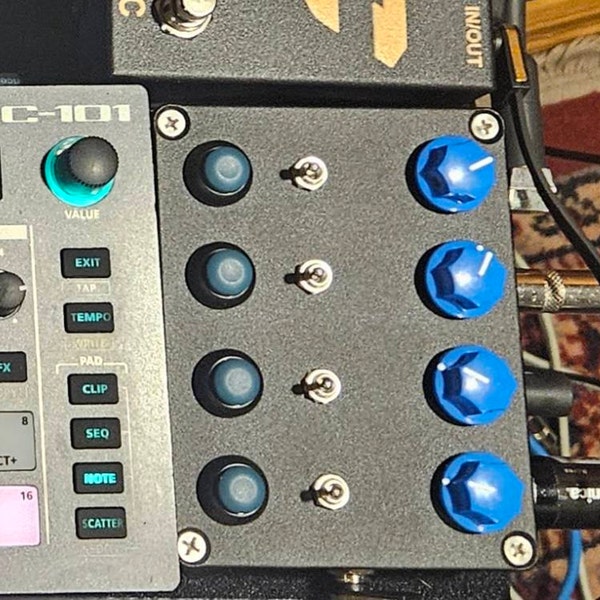 4 Oscillator Patchable Crackle Box // Noise Synth With Patch Bay ...