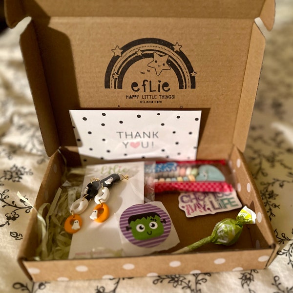 Boo Earrings | Halloween Spooky Boo Dangle Earrings | Black White ...