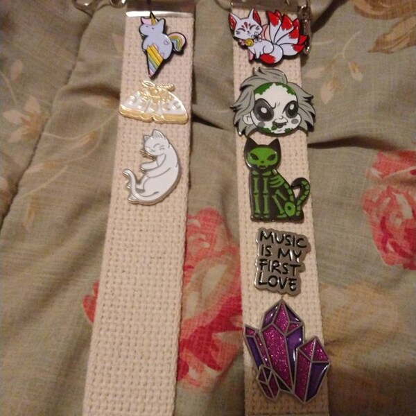 Narrow Pin Display Keychain / Natural Keychain Pin Keeper / Pin Holder ...