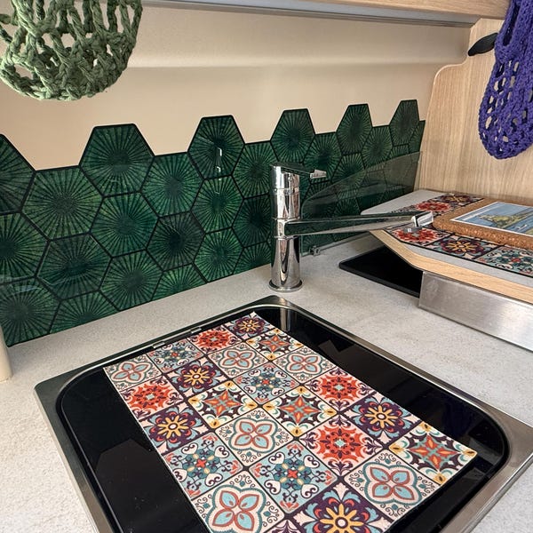 Green Geometric Honeycomb Kitchen Décor Peel and Stick Backsplash Tiles ...