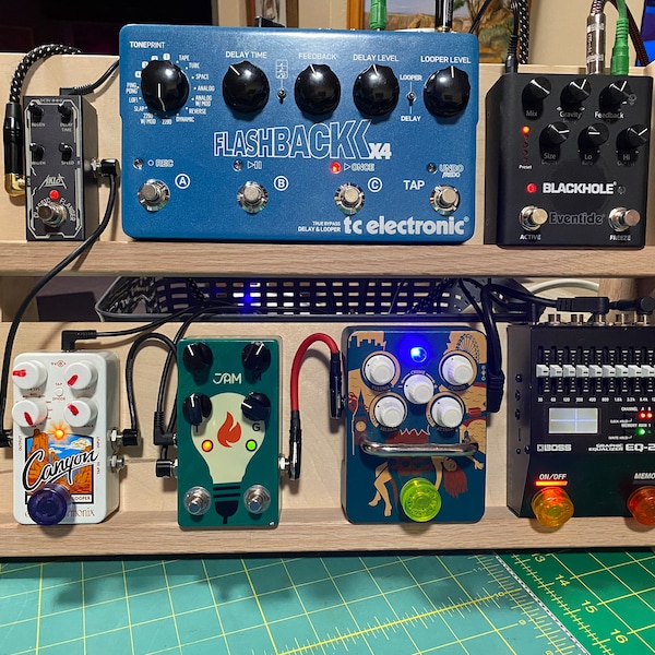 Vertical Desktop Pedalboard / Effects Pedal Stand / Guitar Pedals ...
