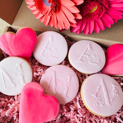 Clasped Hands Topper Line Art Cake Topper Abstract Cake - Etsy