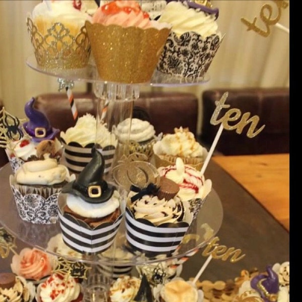 Gold Glitter Scalloped Cupcake Wrappers - Set of 12 - Seen on Black ...