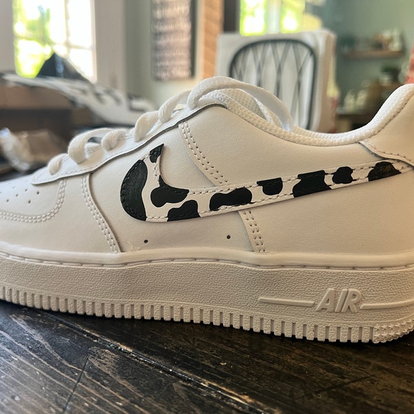 Custom Jordan 1 Mid Gold Outline - Etsy