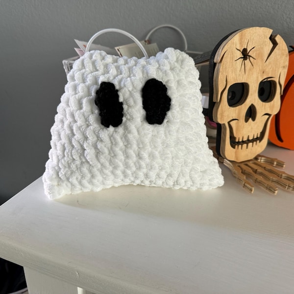 Crochet Alien Cushion Pattern Crochet Pillow Beginner Alien Pattern ...