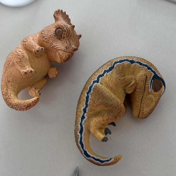 Jurassic Park Dinosaur Embryo Jar Jurassic World Velociraptor Blue ...