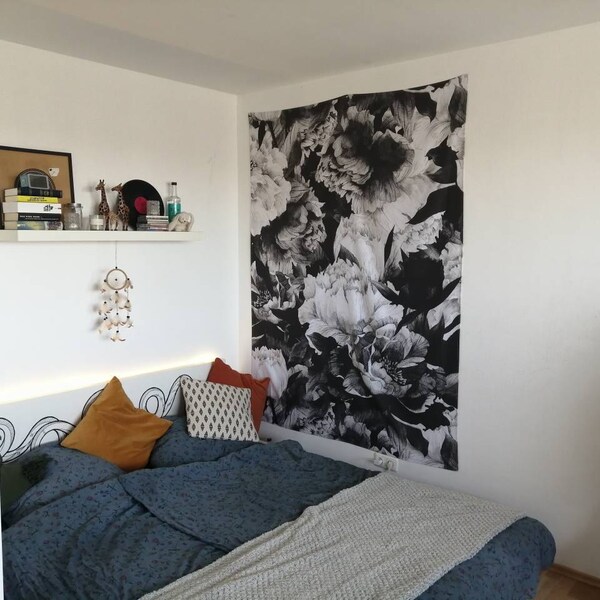 Black and White Flowers Tapestry, Garden, Retro, Roses, Floral, Flowers ...