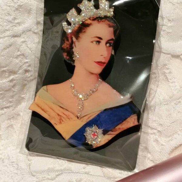 Queen Elizabeth Coronation Pin Brooch - Etsy