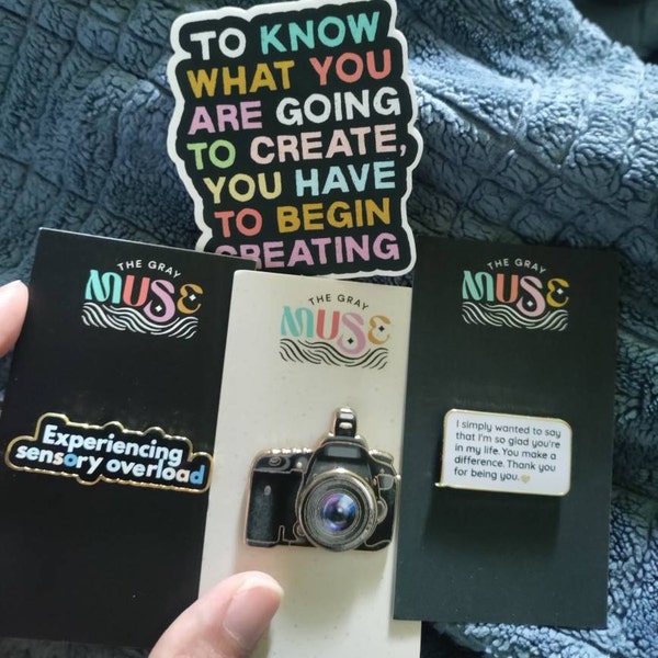 DSLR Camera Enamel Pin, Spinning Lens, Photographer Gift - Etsy