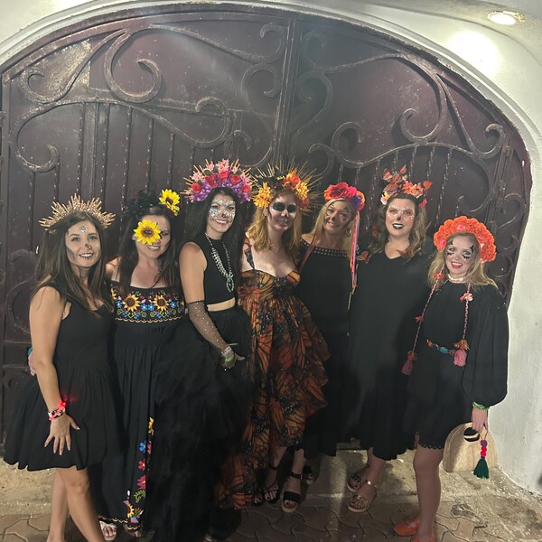 The Tiki Lady - Tropical Tiki Fascinator W Colorful Floral Accents ...