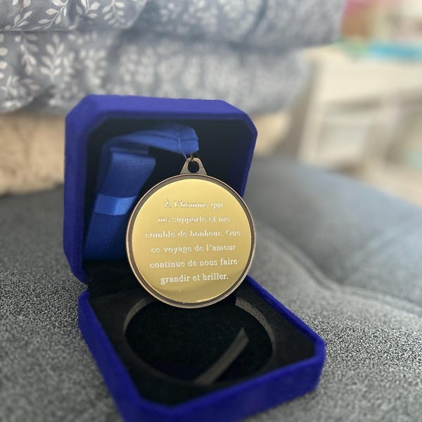 Engraved GRADUATION CAP Logo Medal, Quality Antique Gold Medal in ...