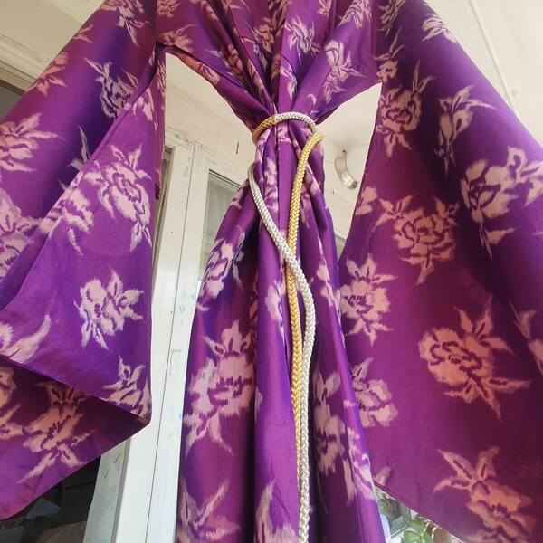 Vintage Furisode Cream Kimono With Beautiful Embroidery of Auspicious ...