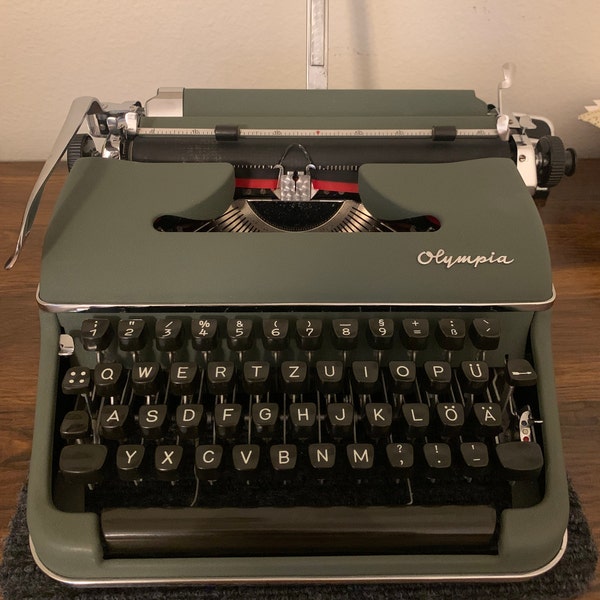 Red Typewriter Olympia SM2, Vintage Typewriter Working, Manual ...