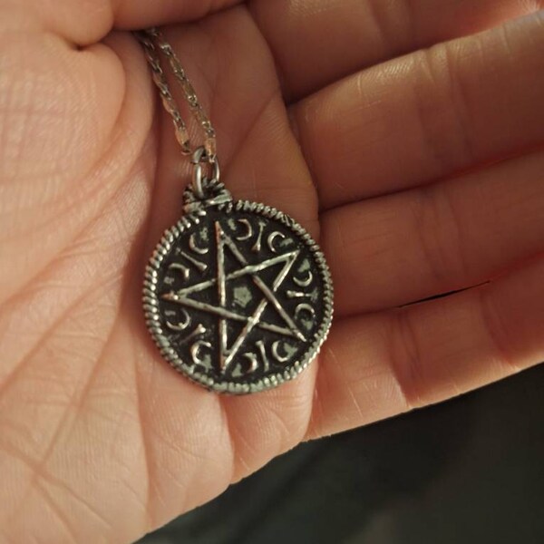 Witch’s Union Charm: Pentagram in Rope Circle With Triple Moons - Etsy