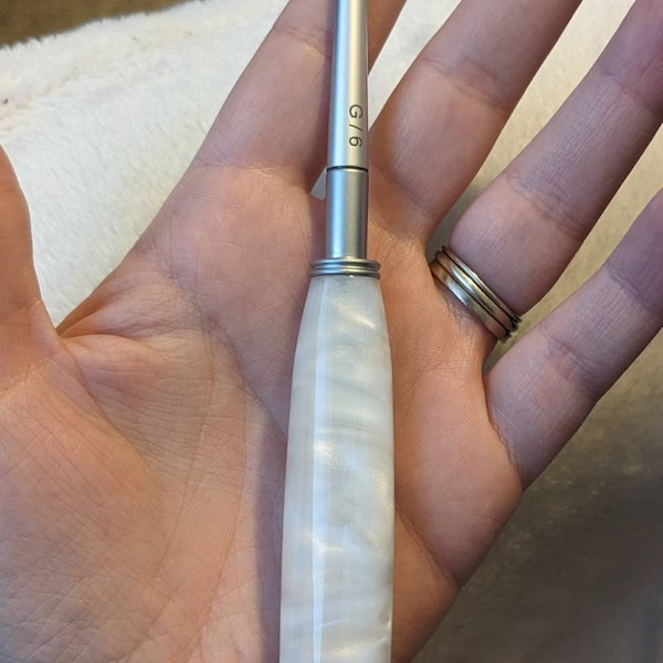 Premium Crochet Hooks - Set of 9 Hooks - Features High Quality Handle W ...