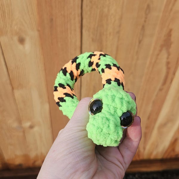NO SEW Itty Bitty Snake Crochet Pattern; Easy Snake Beginner Crochet ...